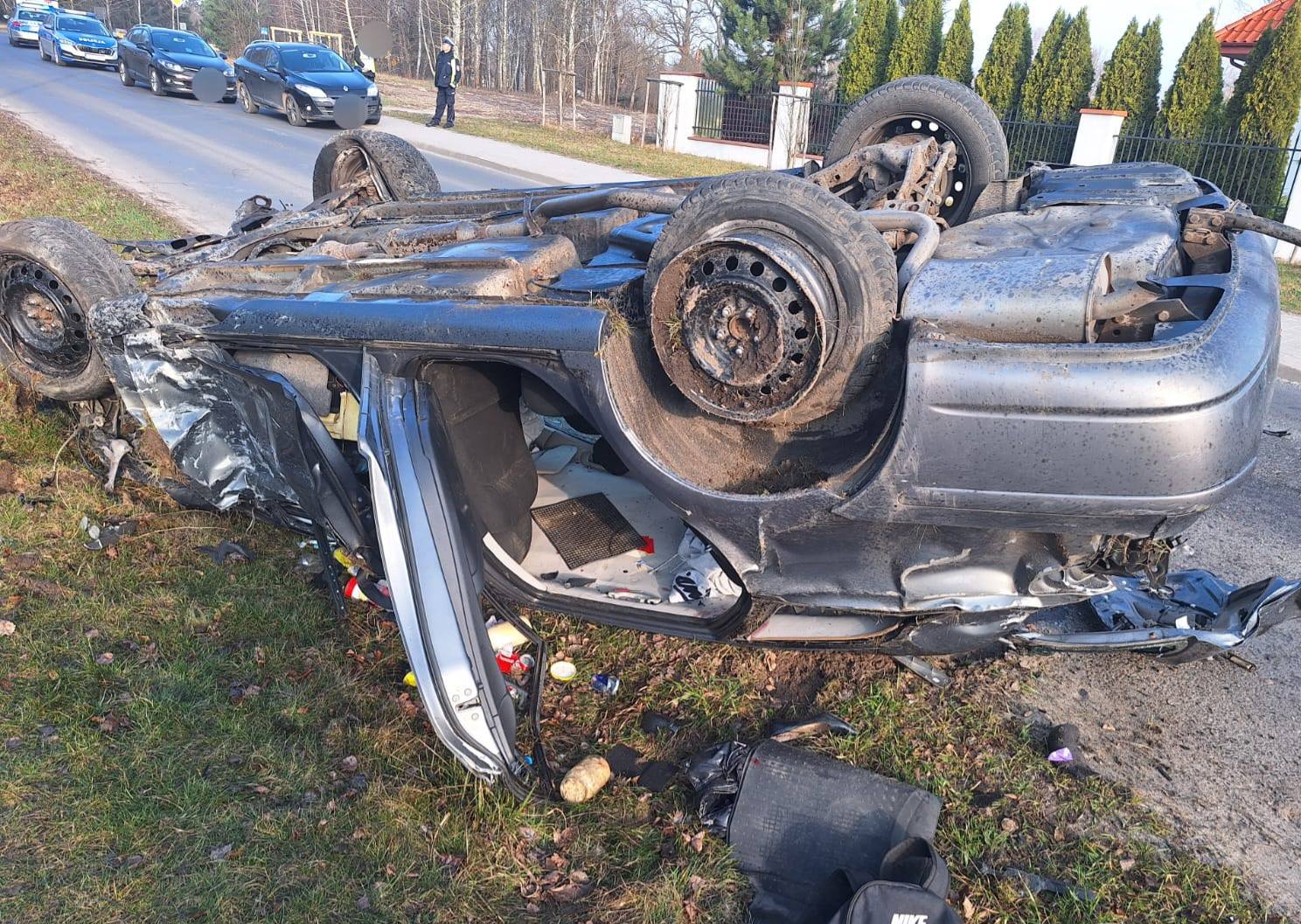 Koszmarny wypadek w Chełmie. Zginęły dwie młode osoby, w aucie jechało łącznie 10 osób!